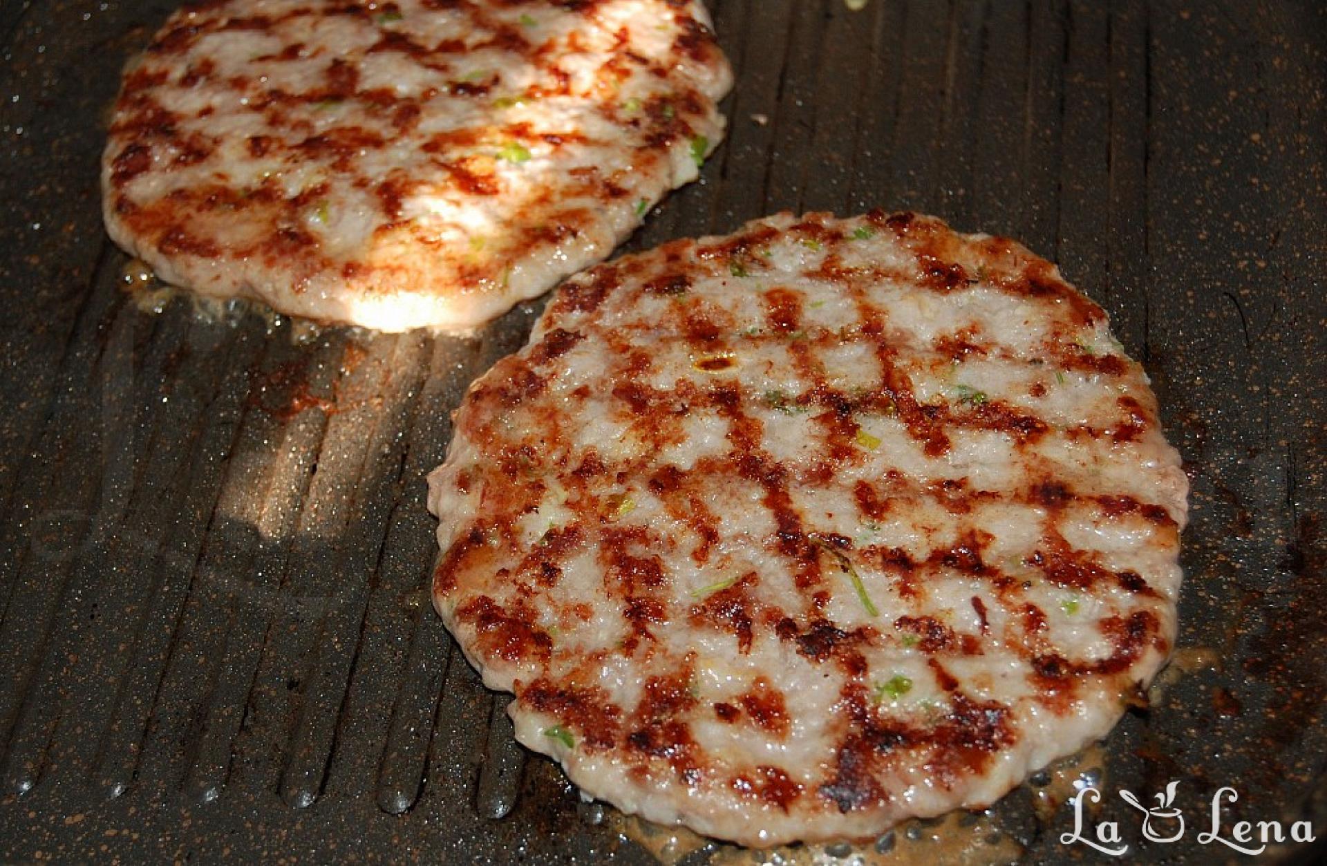 Chiftele pentru burgeri de casă - cu POZE pe PAȘI - LaLena.ro