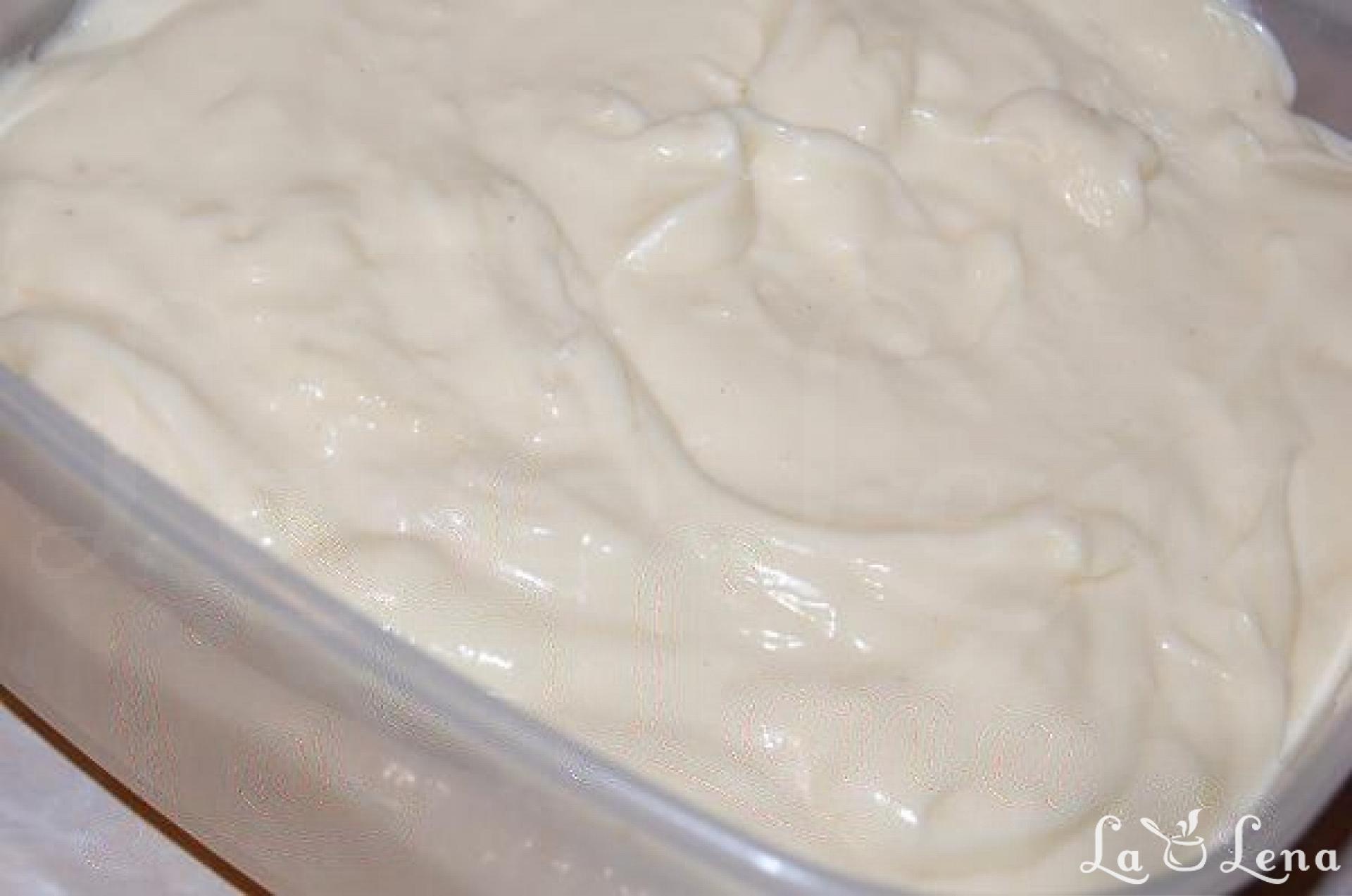 Cremă cu lapte și ouă - LaLena.ro