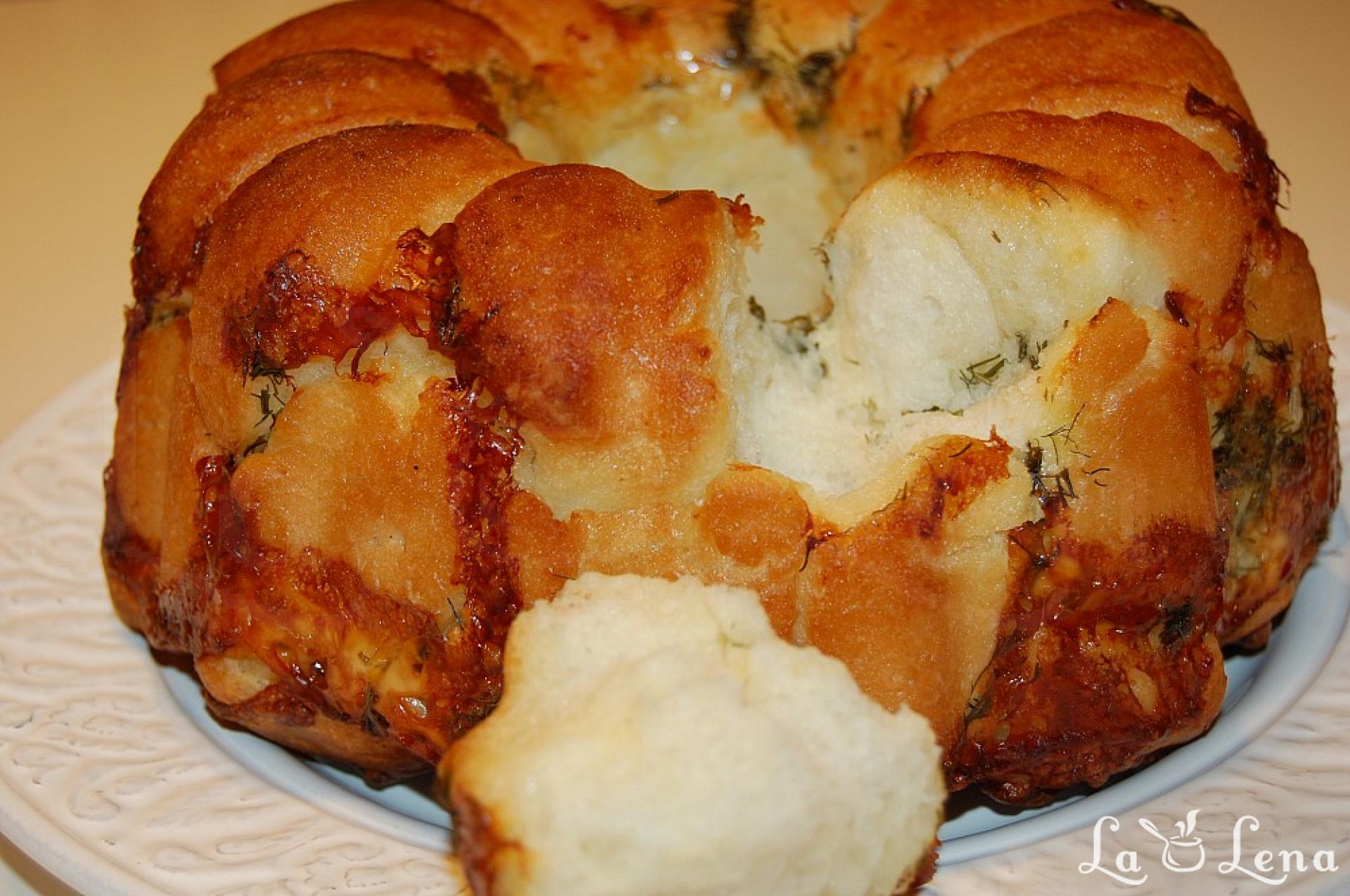 Monkey's Bread cu cașcaval și usturoi - LaLena.ro