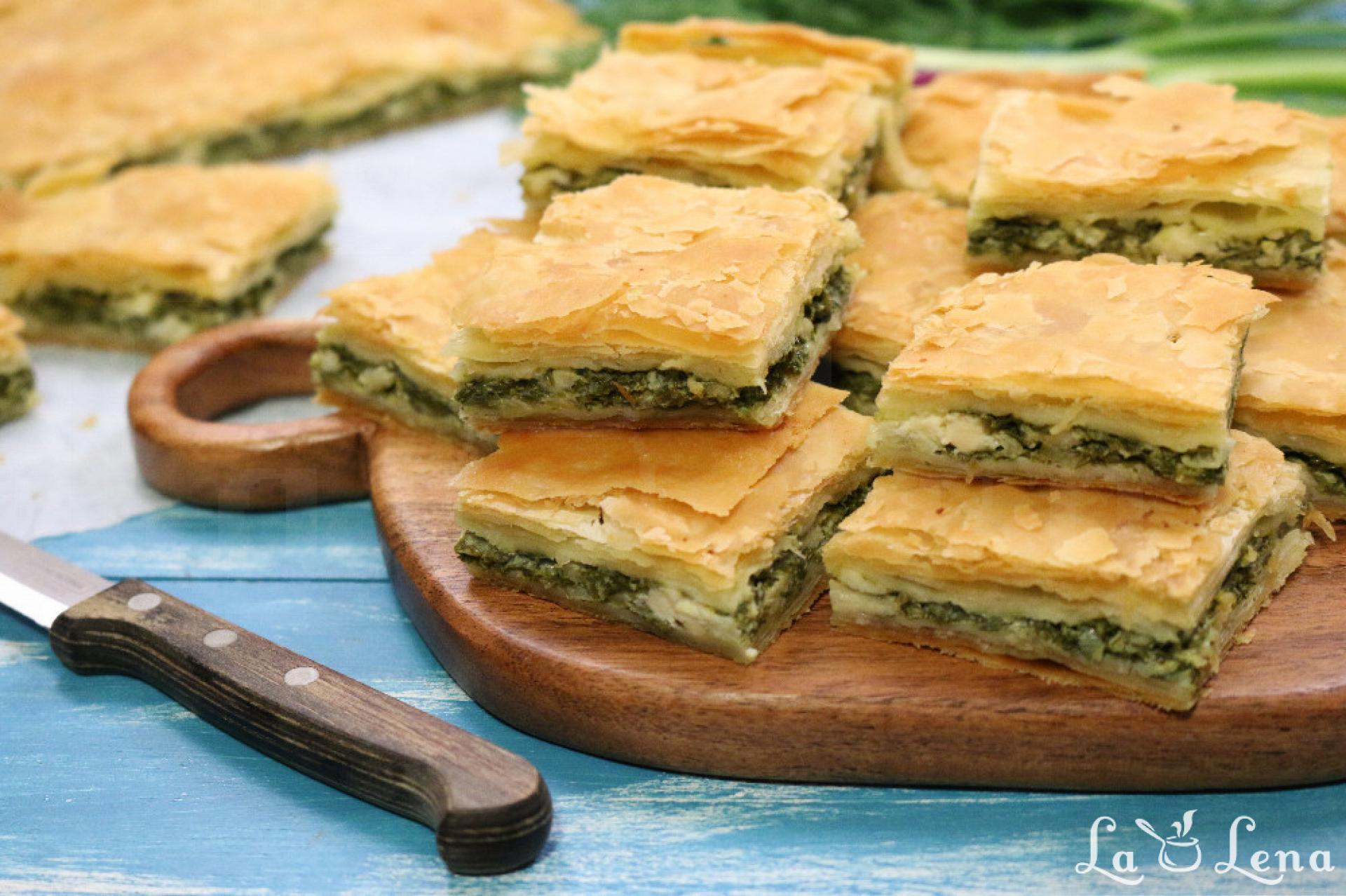 Spanakopita - Plăcintă grecească cu spanac și brânză - LaLena.ro