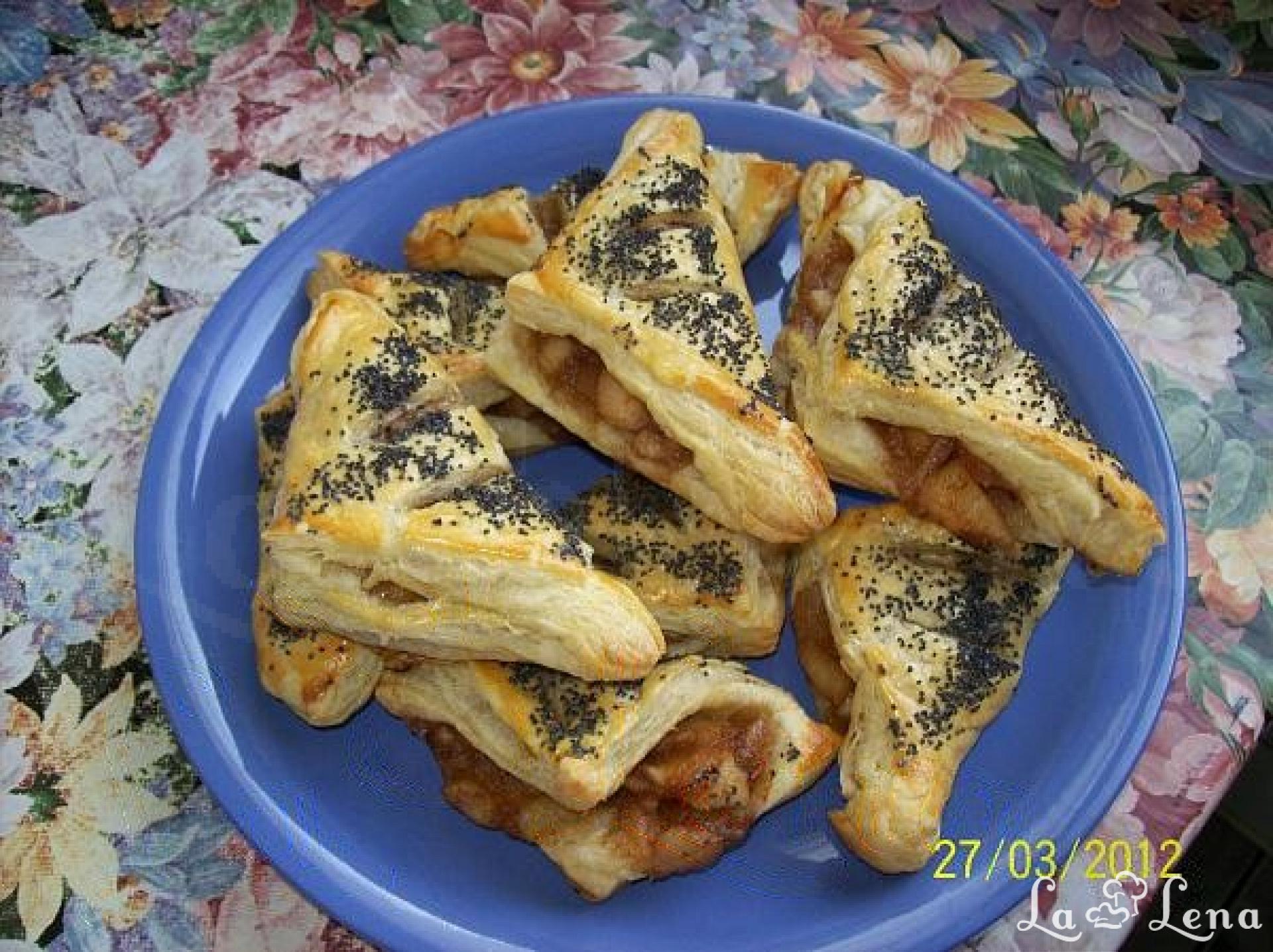 Triunghiuri cu mere - Rețetele utilizatorilor LaLena.ro