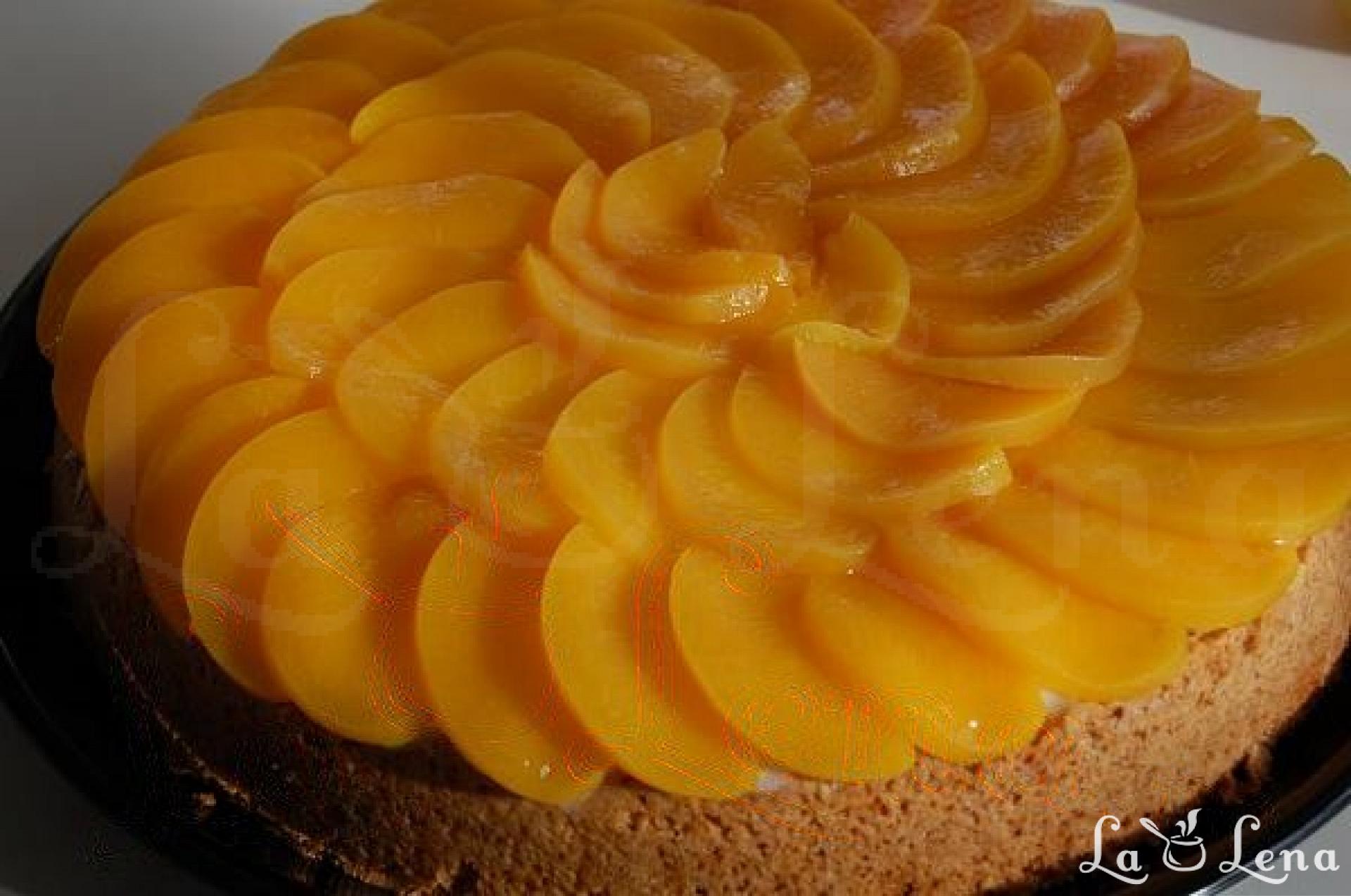 Cheesecake cremos cu piersici - LaLena.ro