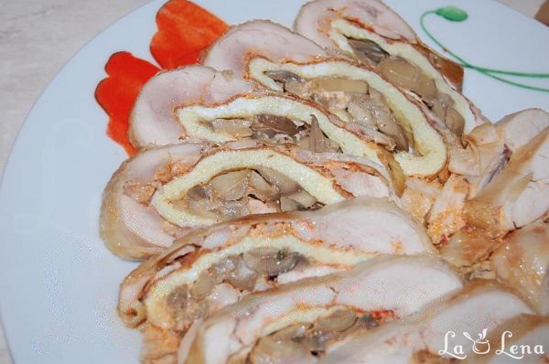 Ruladă regească de pui cu ciuperci - LaLena.ro